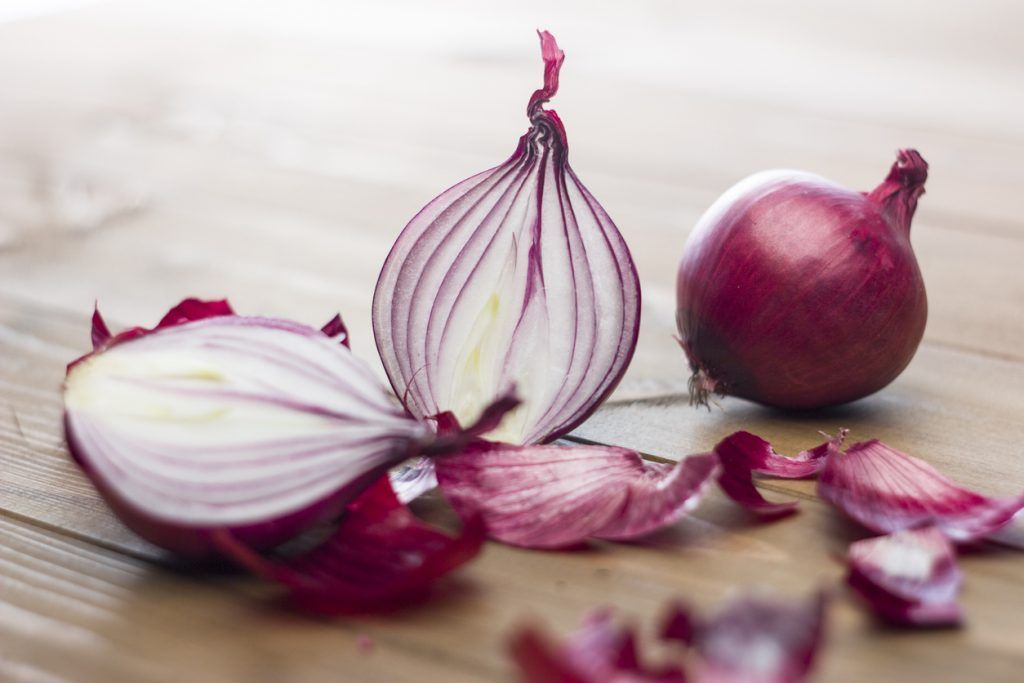 Mais doce e menos picante, cebola roxa é fonte de antocianinas - BJ1