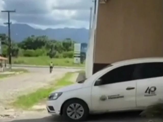 Servidor é Flagrado Saindo De Motel No Carro Da Prefeitura Bj1